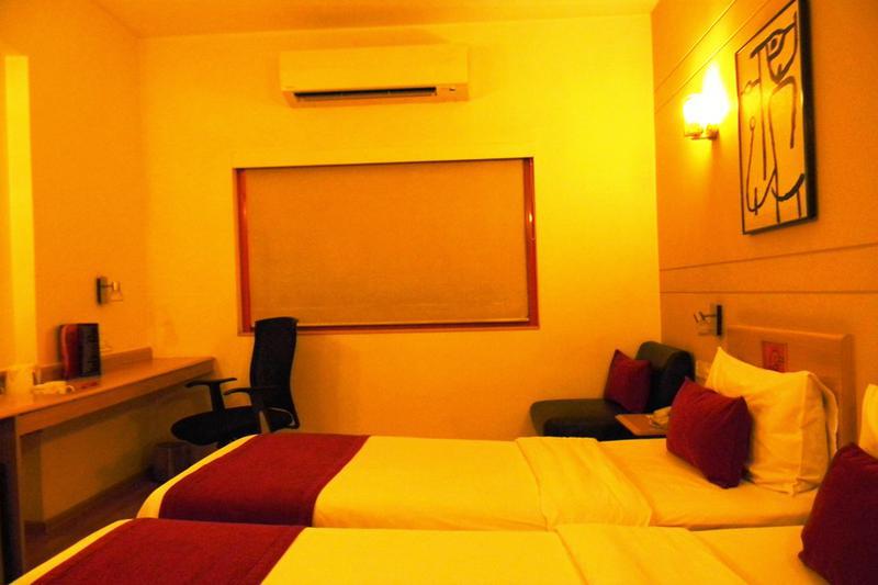 Book Hourly Rooms at Red Fox Hotel East Delhi | Mistay