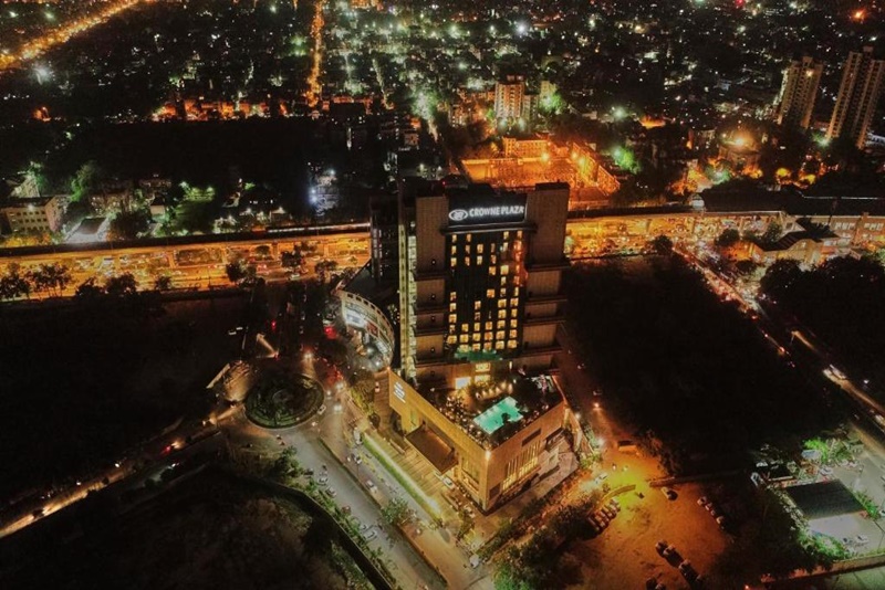 Book Hourly Rooms at Luxury and Comfort at Crowne Plaza New Delhi ...