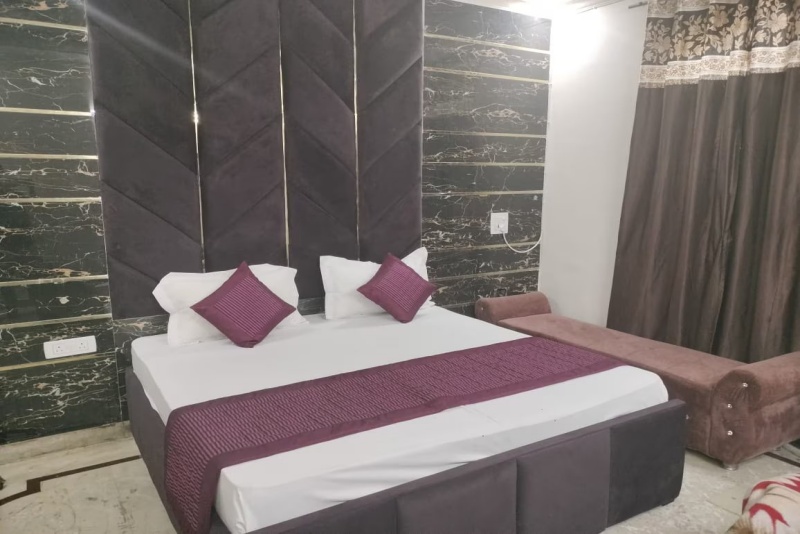 Hotel Sweet Inn, Delhi - Book by Hour & Save Upto 70% on Delhi Hotels