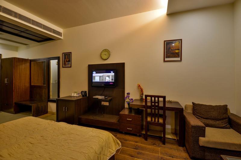 Golf View Suites, Gurgaon - Book by Hour & Save Upto 70% on Gurgaon Hotels