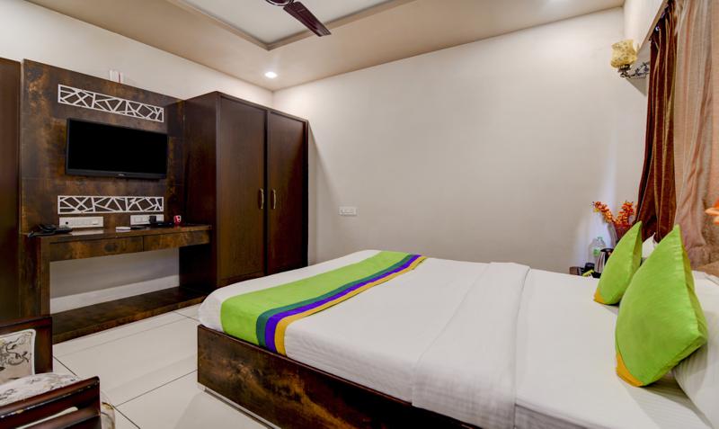 Treebo Trend Signature Planet, Indore - Book by Hour & Save Upto 70% on ...