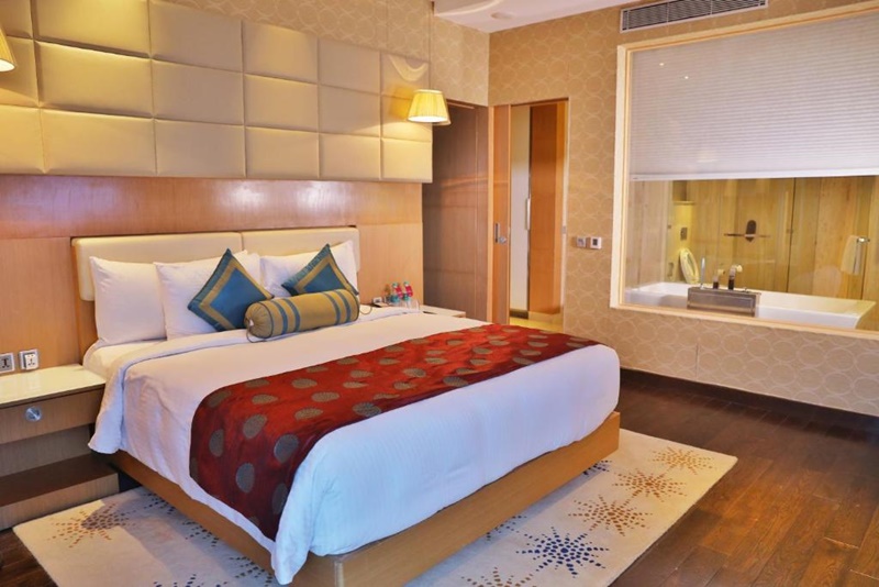 Book Hourly Rooms at Crowne Plaza Greater Noida | Mistay